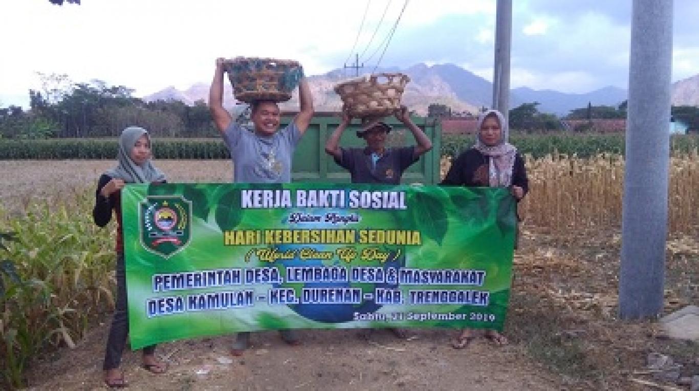 World Cleans Day Ala Desa Kamulan. Membersihkan Irigasi Persawahan ...
