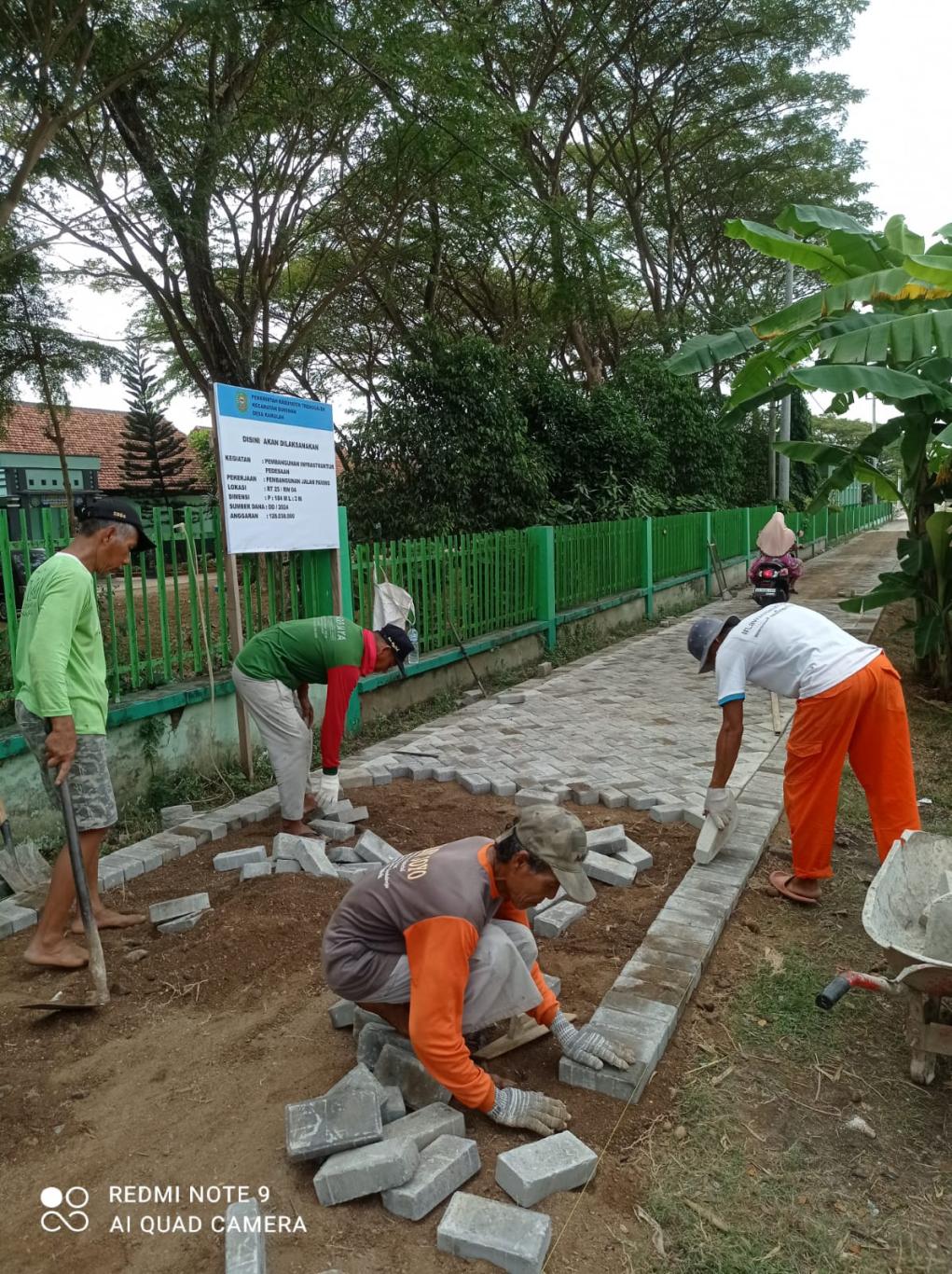 Pembangunan Jalan Paving Rt 25 Rw.04 - Website Desa KAMULAN